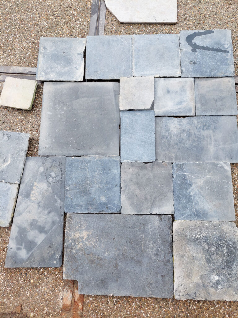 Antiker Kirchenboden aus belgischem Blaustein - Piet Jonker