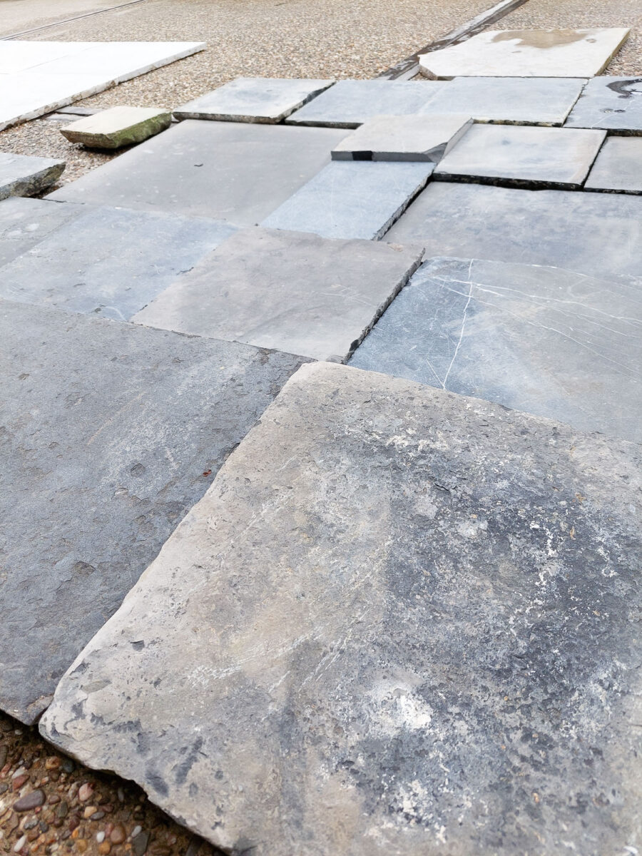 Antiker Kirchenboden aus belgischem Blaustein - Piet Jonker